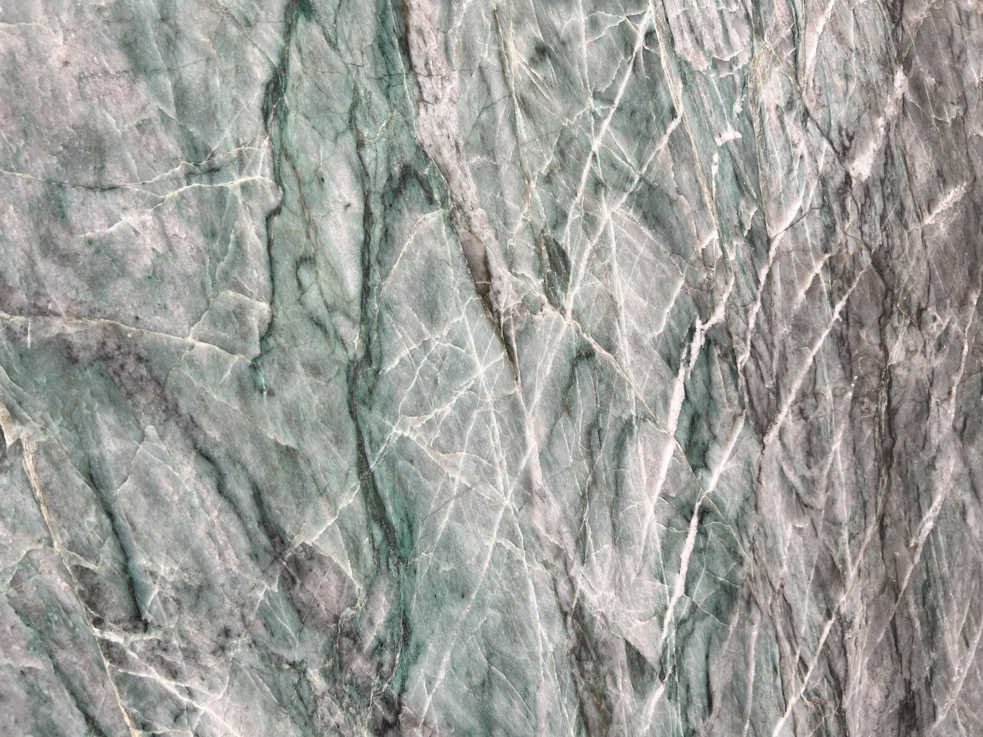 Emerald Quartz Best Price in India | Ninety Degree Stone